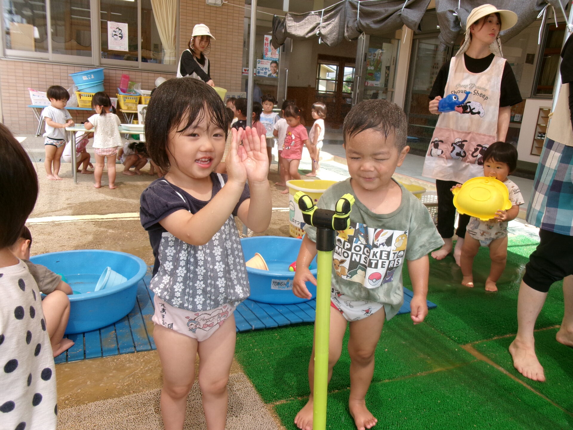 水遊び楽しいな🎵すみれ組 | 岡山私立認可保育園 旭川こども園